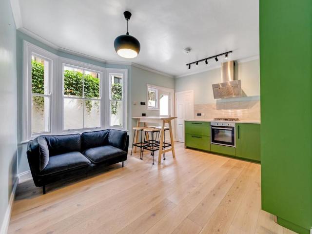 2 bedroom maisonette for sale