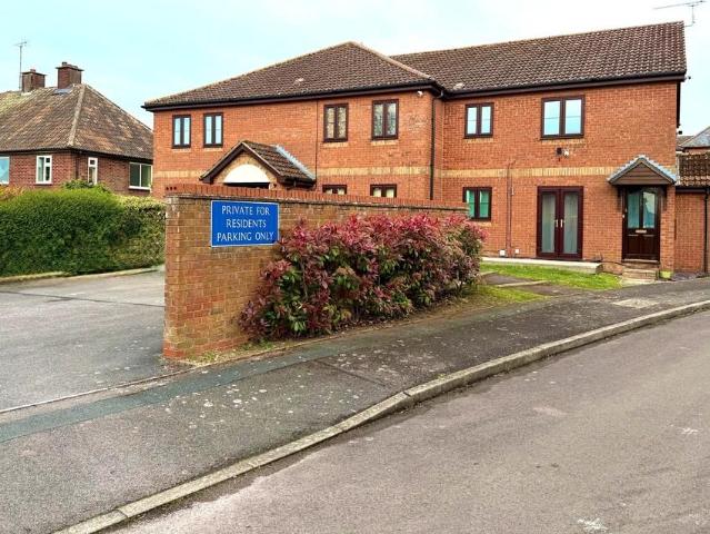 2 bedroom maisonette for sale