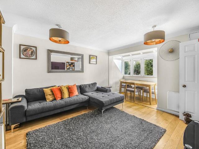 2 bedroom maisonette for sale