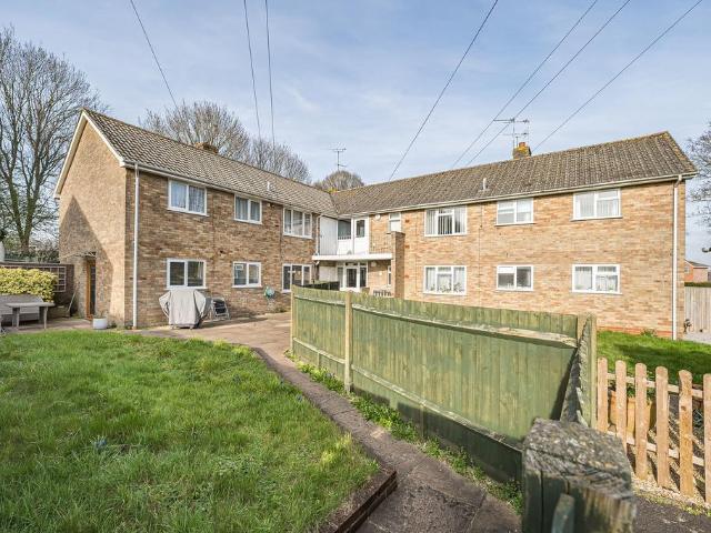 2 bedroom maisonette for sale