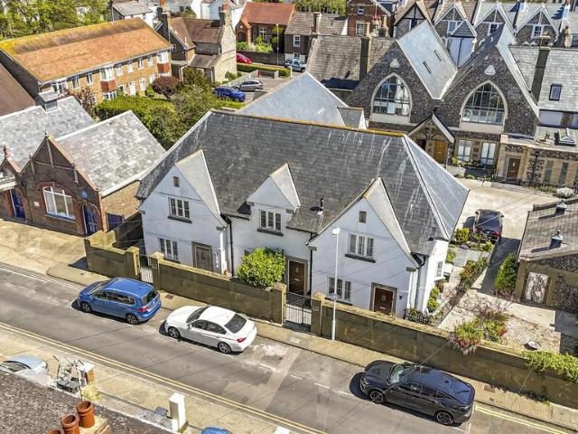 2 bedroom maisonette for sale