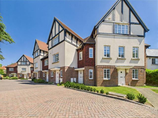 2 bedroom maisonette for sale