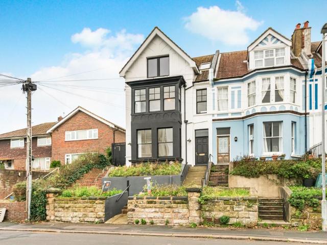 2 bedroom maisonette for sale