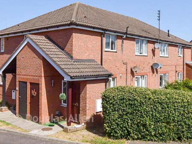2 bedroom maisonette for sale