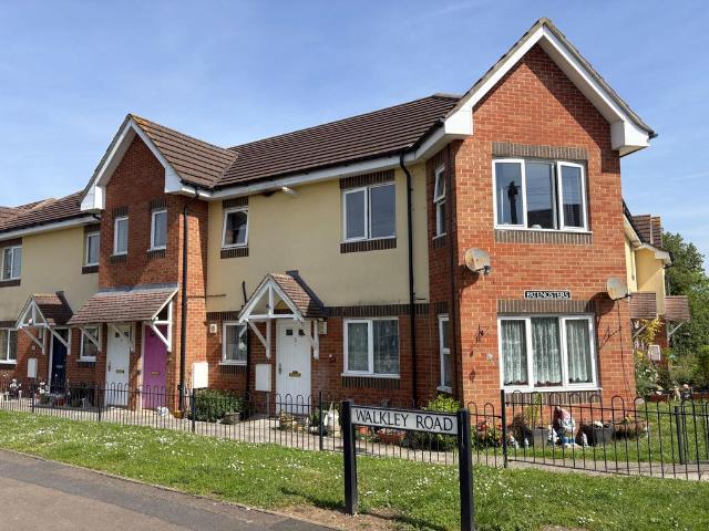 2 bedroom maisonette for sale