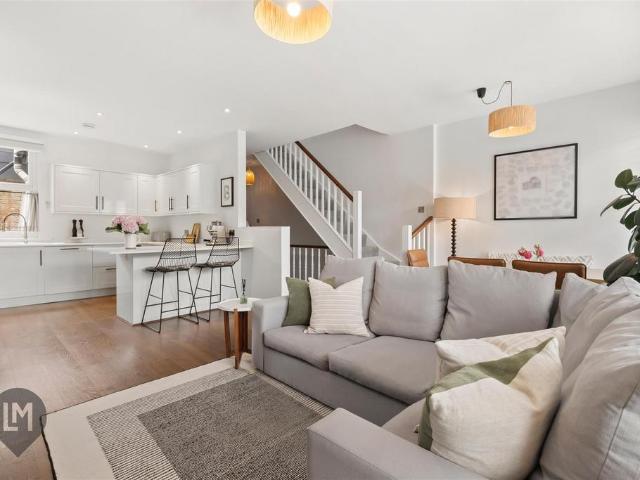 2 bedroom maisonette for sale