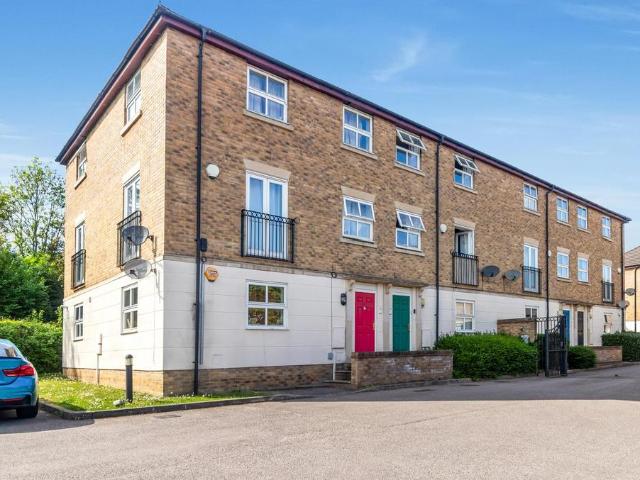 2 bedroom maisonette for sale