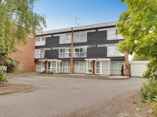 2 bedroom maisonette for sale