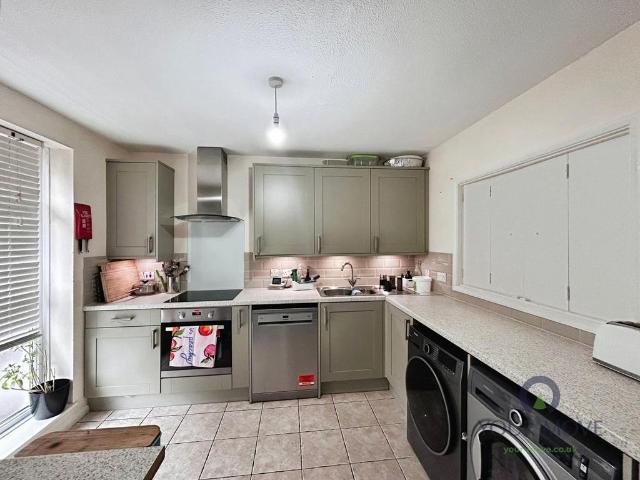 2 bedroom maisonette for sale