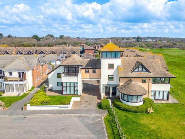 2 bedroom maisonette for sale