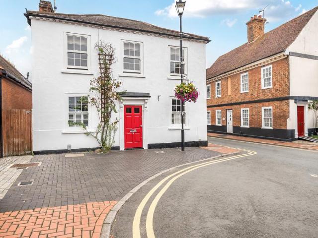 2 bedroom maisonette for sale