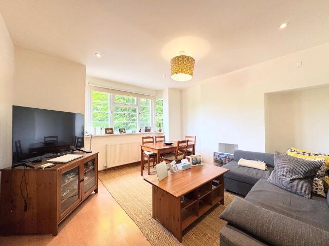 2 bedroom maisonette for sale