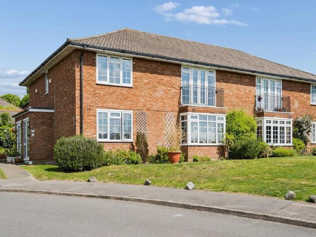 2 bedroom maisonette for sale