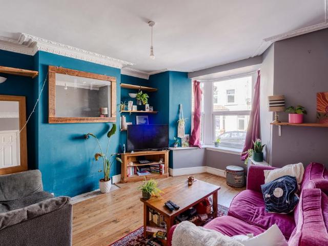 2 bedroom maisonette for sale