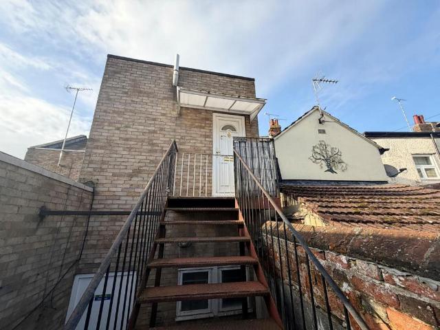 2 bedroom maisonette for sale