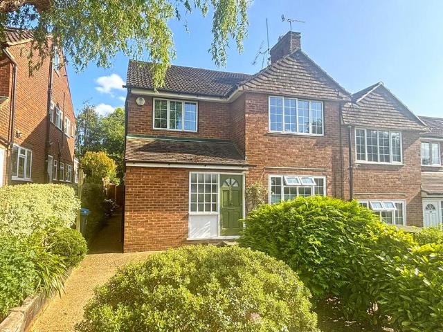 2 bedroom maisonette for sale