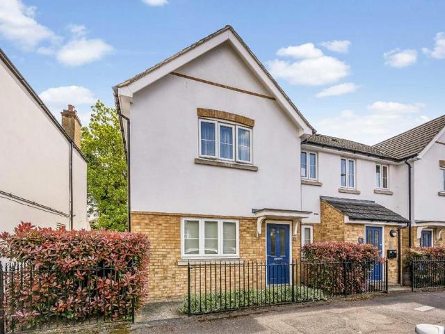 2 bedroom maisonette for sale