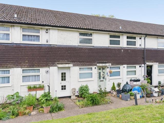 2 bedroom maisonette for sale