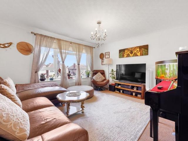 2 bedroom maisonette for sale