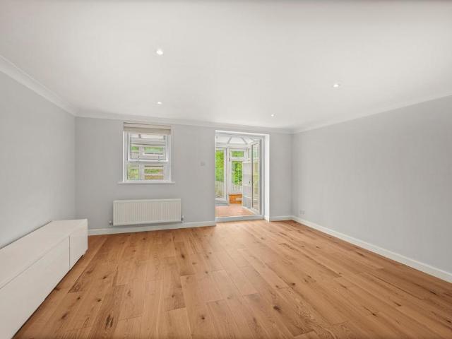 2 bedroom maisonette for sale