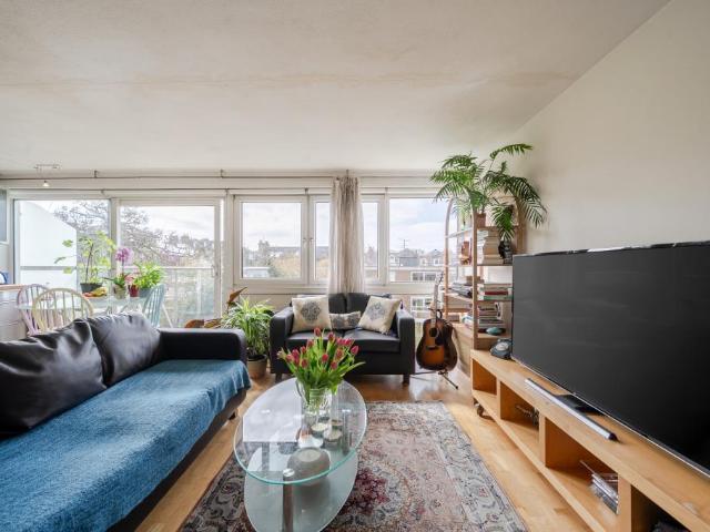 2 bedroom maisonette for sale