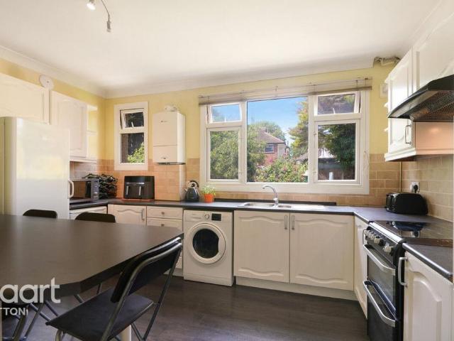 2 bedroom maisonette for sale