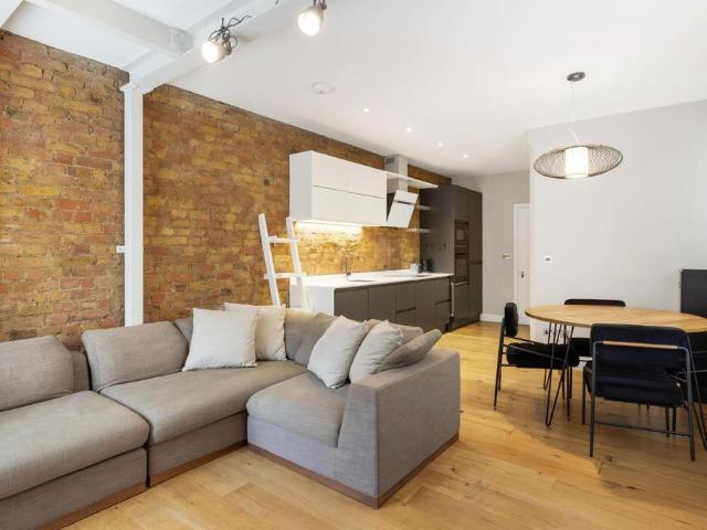 2 bedroom maisonette for sale