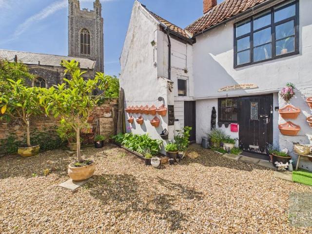 2 bedroom maisonette for sale