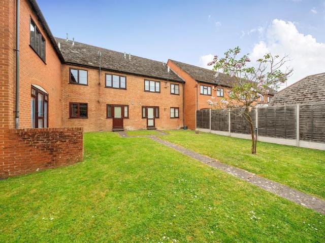 2 bedroom maisonette for sale