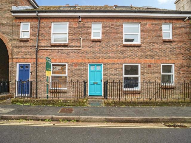 2 bedroom maisonette for sale