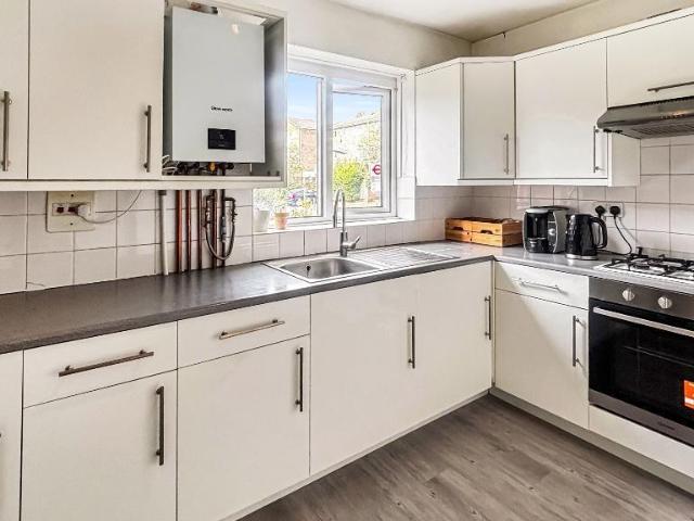 2 bedroom maisonette for sale