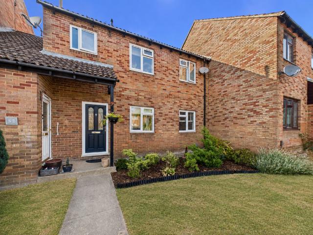 2 bedroom maisonette for sale