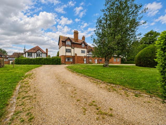 2 bedroom maisonette for sale
