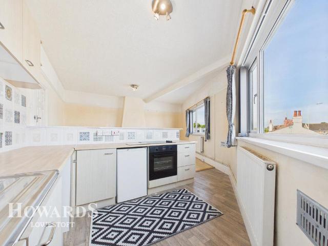 2 bedroom maisonette for sale