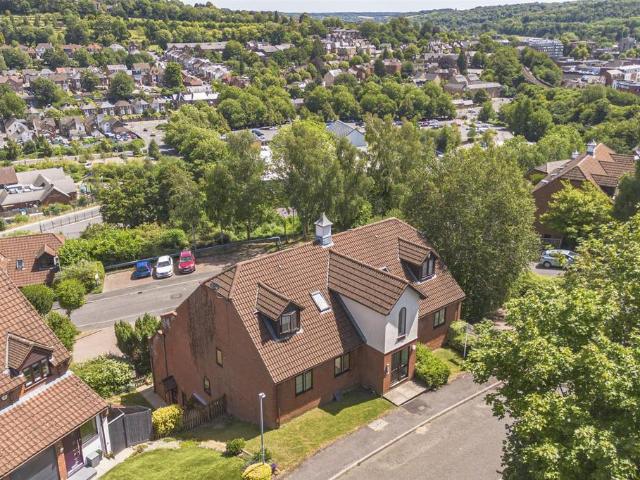 2 bedroom maisonette for sale