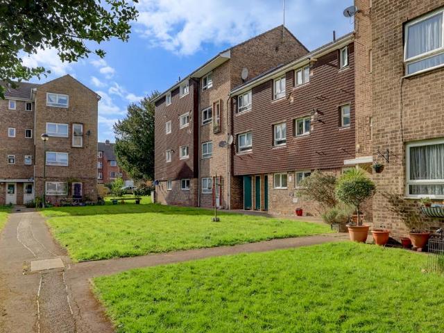 2 bedroom maisonette for sale