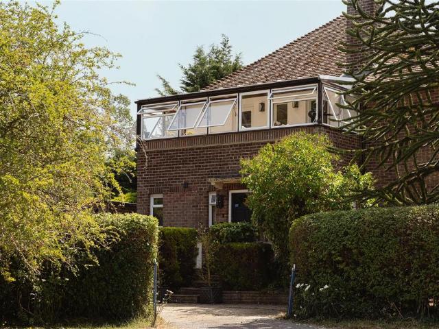 2 bedroom maisonette for sale