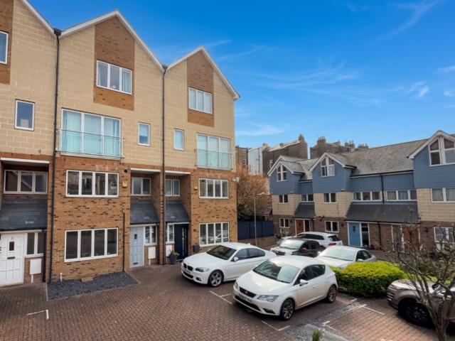 2 bedroom maisonette for sale