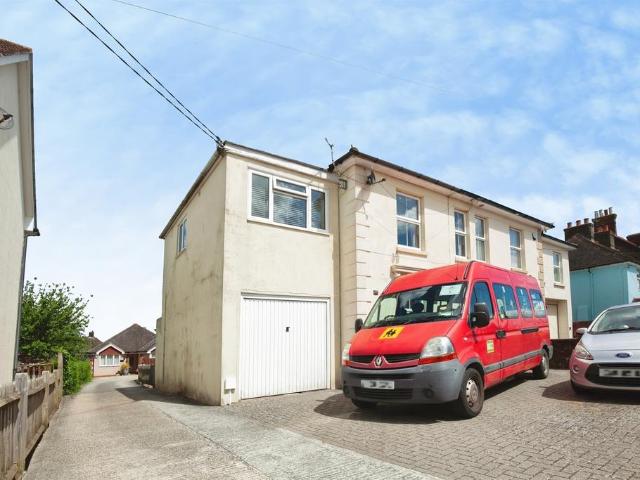 2 bedroom maisonette for sale