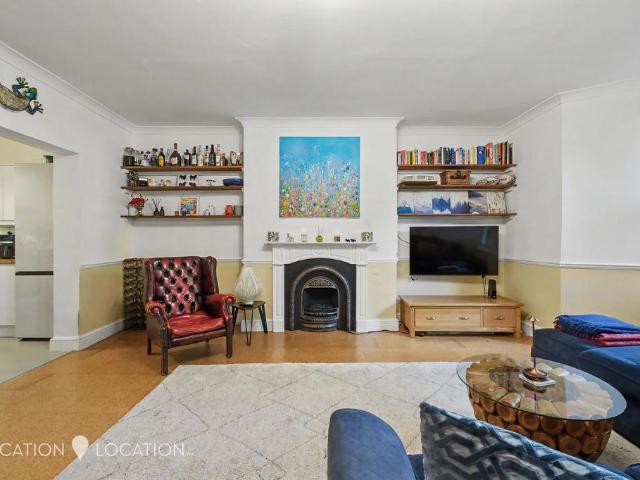 2 bedroom maisonette for sale