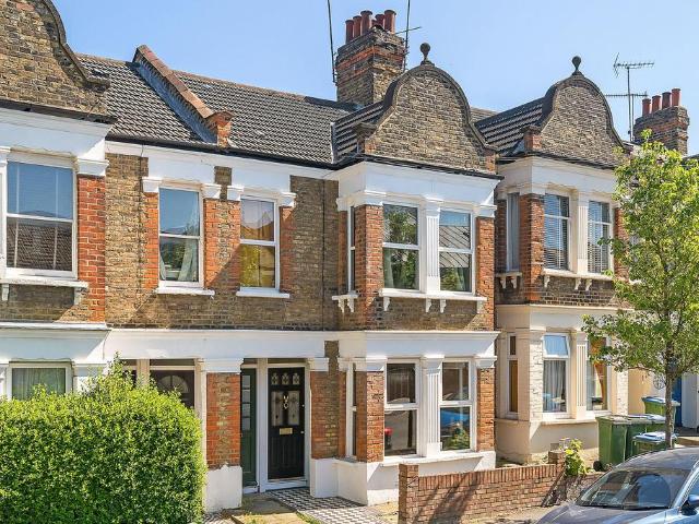 2 bedroom maisonette for sale