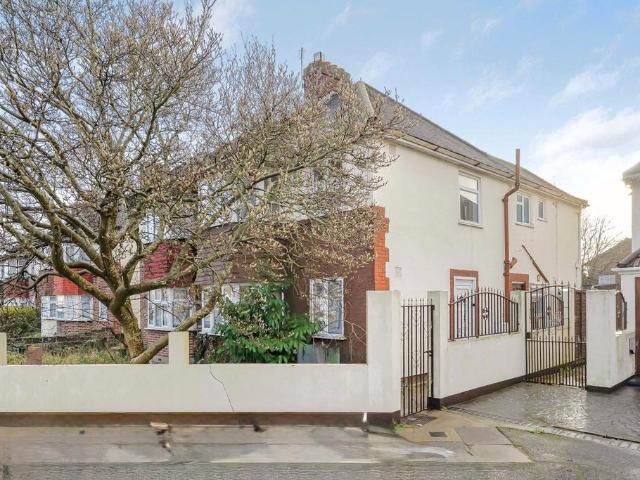 2 bedroom maisonette for sale