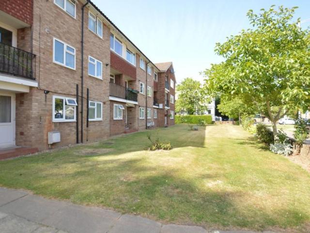 2 bedroom maisonette for sale