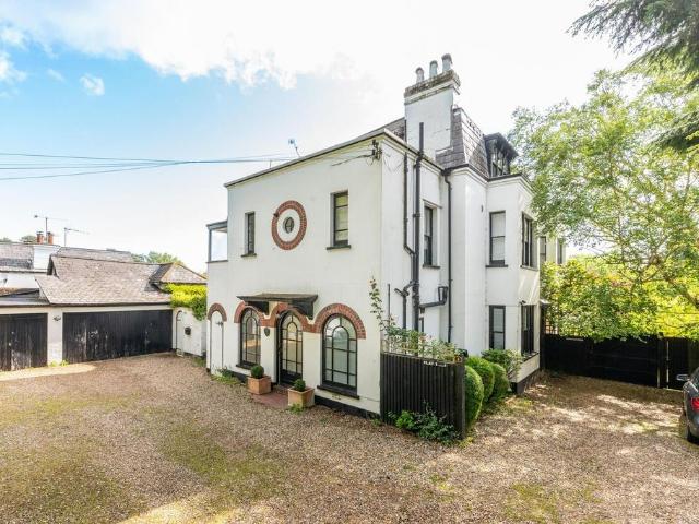 2 bedroom maisonette for sale