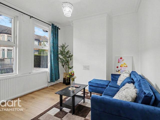 2 bedroom maisonette for sale