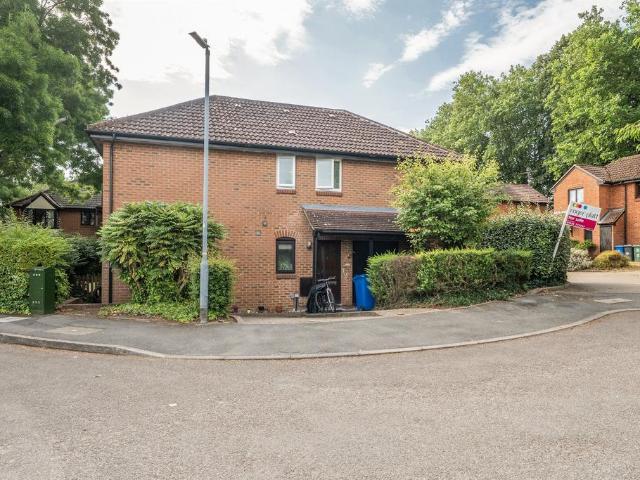 2 bedroom maisonette for sale