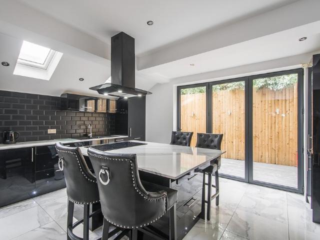 2 bedroom maisonette for sale