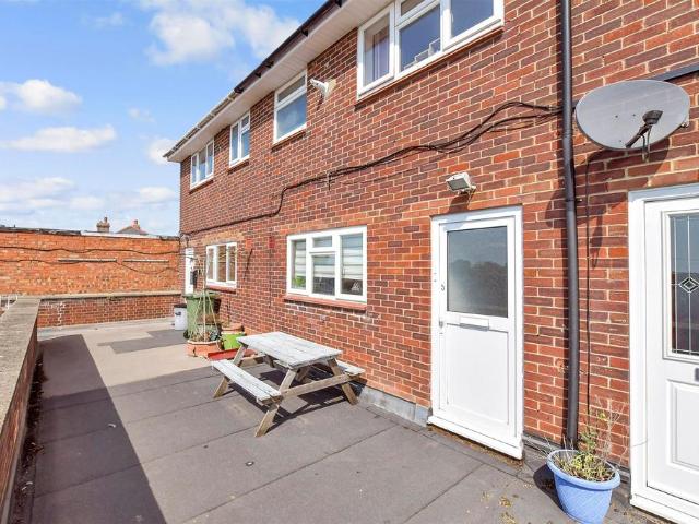 2 bedroom maisonette for sale