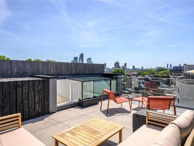 2 bedroom maisonette for sale
