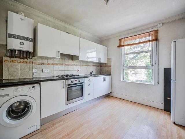 2 bedroom maisonette for sale